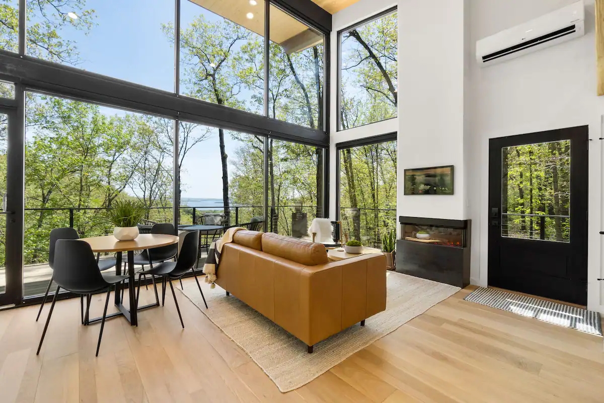 4 Legged Treehouse Indian Point in Branson - Tiny House Universe