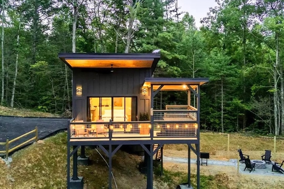 550sqft Treetop Retreat Studio in Sevierville - Tiny House Universe